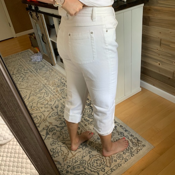 Laura Ashley | Pants & Jumpsuits | Laura Ashley White Capris | Poshmark